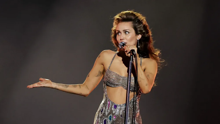 Miley Cyrus (American Singer & Actress) Biography - The Best Biography Miley Cyrus (American Singer & Actress) Biography - The Best Biography